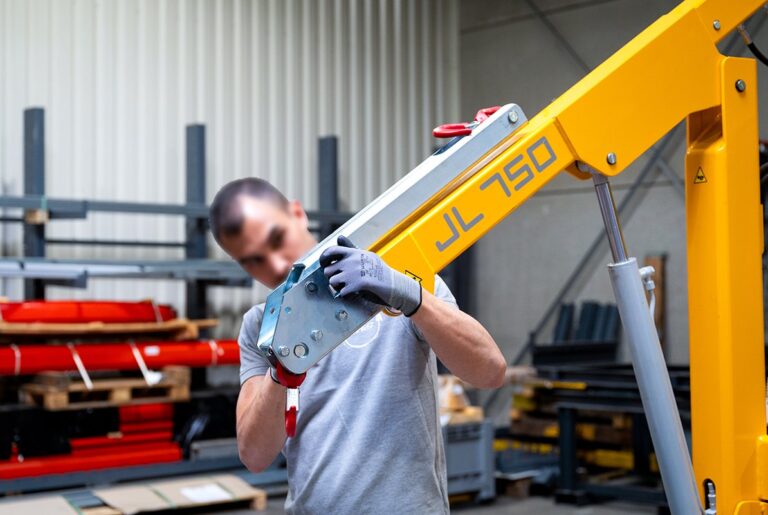 Floor Crane Mobile Counterbalanced - Materials Handling