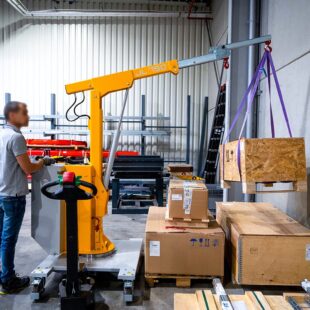 Floor Crane Mobile Counterbalanced - Materials Handling